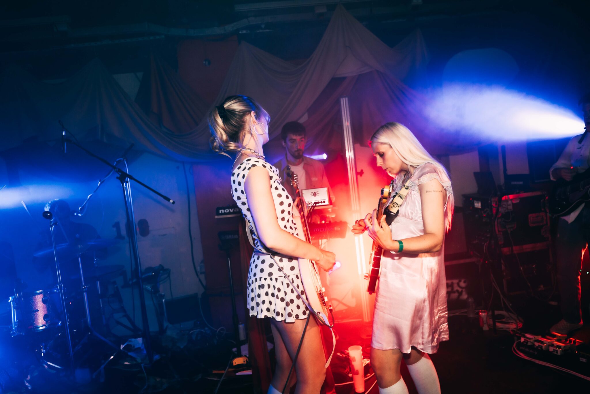 COACH PARTY PLAY NEW ALBUM ‘CARAMEL’ IN FULL FOR THE FIRST TIME EVER ...